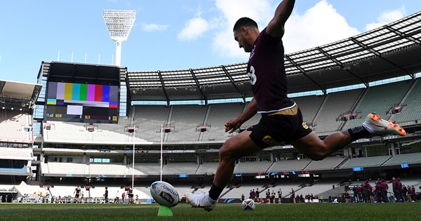 Holmes looks to kick Queensland home | Sharks